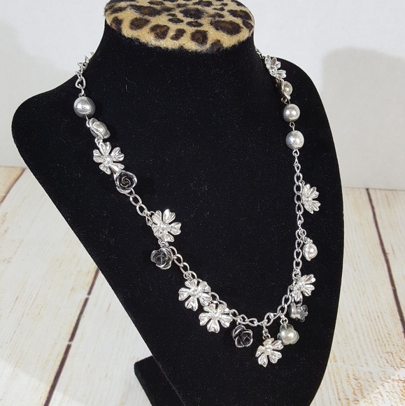 Jessica Simpson | Jewelry | Jessica Simpson Silver Necklace | Poshmark